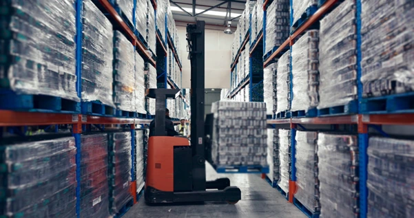 6 Benefits of Using Reach Truck Singapore | UMW Equipment